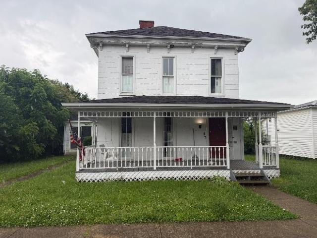 3 Br, 2 bath, Condo 102 E 4th St