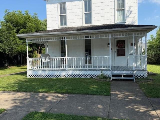3 Br, 2 bath, Condo 102 E 4th St