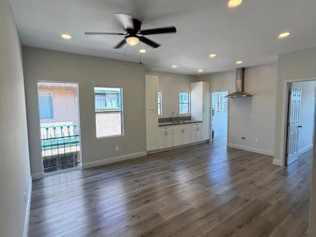 3 Br, 2 bath, Condo 1044 W 42nd Pl
