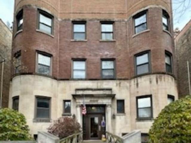 3 Br, 2 bath, Condo 1044 W Byron