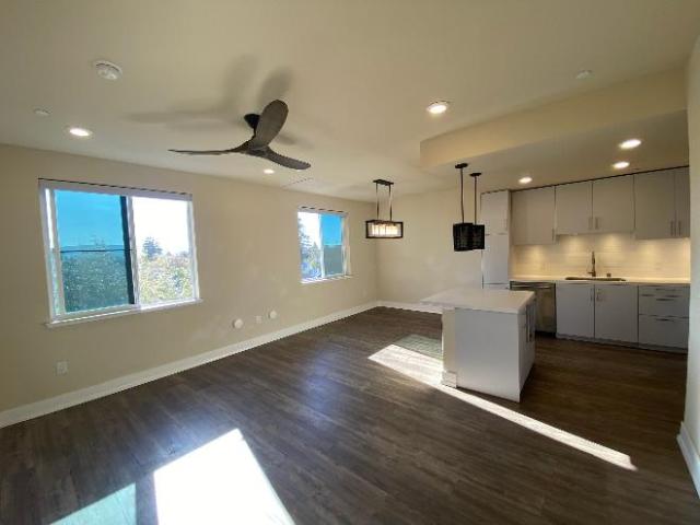3 Br, 2 bath, Condo 1048 Monroe St