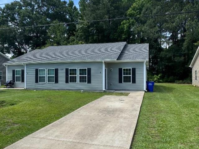3 Br, 2 bath, Condo 105 W Langdon Ave