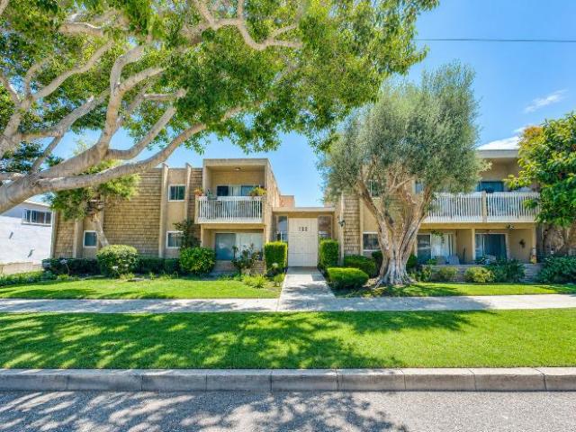3 Br, 2 bath, Condo 108 N Helberta Ave