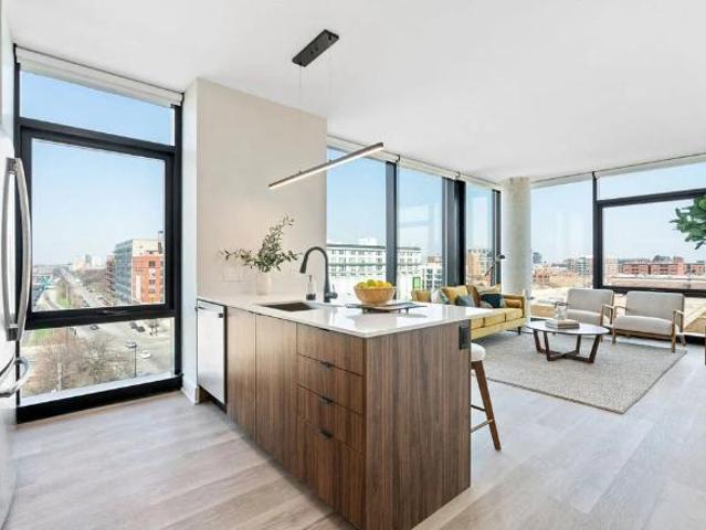 3 Br, 2 bath, Condo 1137 W Tilden St