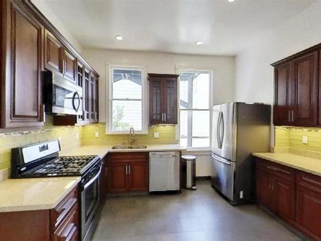 3 Br, 2 bath, Condo 1147 Sanchez St