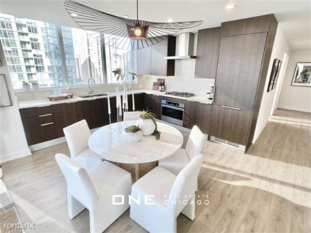 3 Br, 2 bath, Condo 1140 N Wells