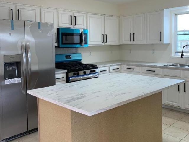 3 Br, 2 bath, Condo 1184 Union St