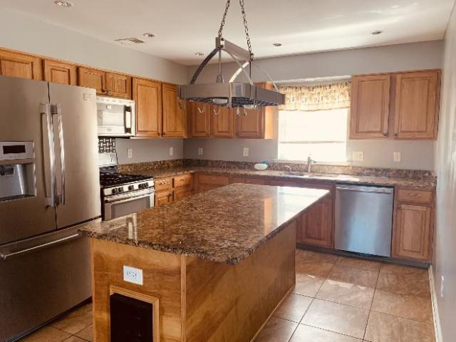 3 Br, 2 bath, Condo 1184 Union St