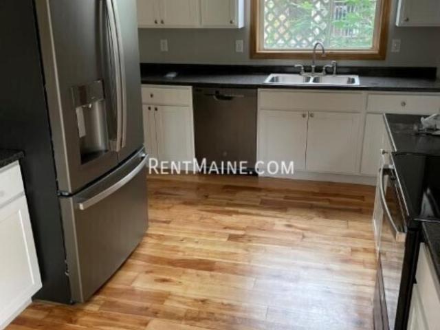 3 Br, 2 bath, Condo 118 Grove St Apt