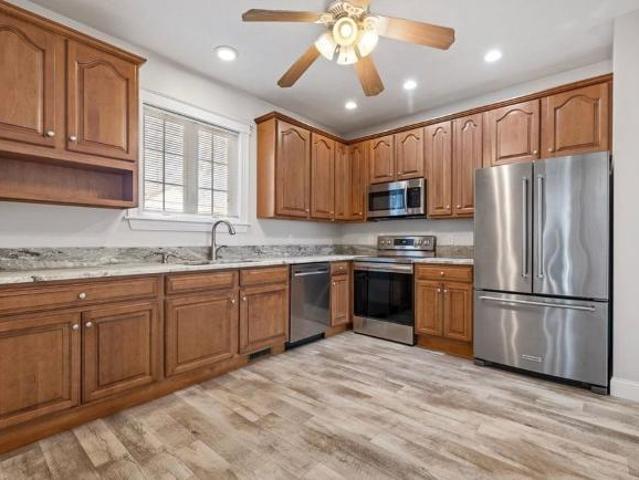 3 Br, 2 bath, Condo 118 Worcester St