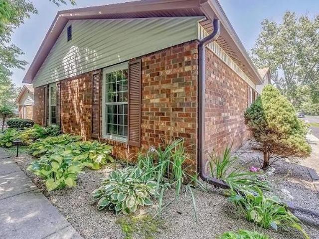 3 Br, 2 bath, Condo 1196 E Commons Dr