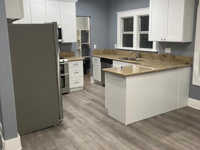 3 Br, 2 bath, Condo 1208 Lime Ave