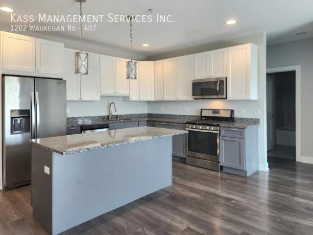 3 Br, 2 bath, Condo 1202 Waukegan Rd