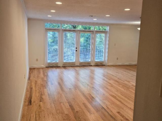 3 Br, 2 bath, Condo 120 Alden Ave