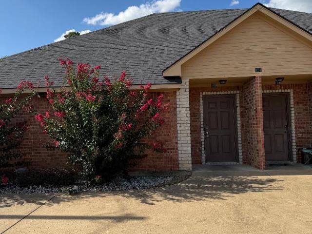 3 Br, 2 bath, Condo 121 Helane Ln