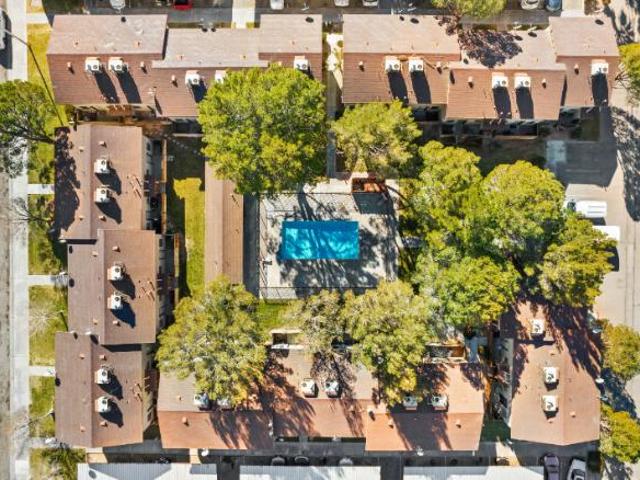 3 Br, 2 bath, Condo 121 N Gateway Blvd