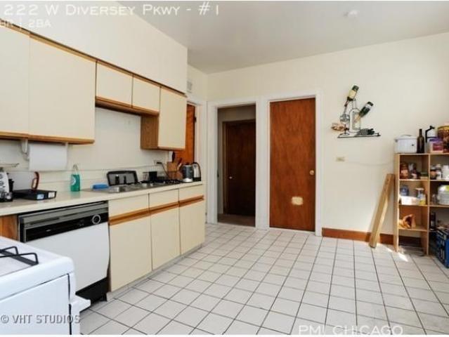 3 Br, 2 bath, Condo 1222 W Diversey Pkwy