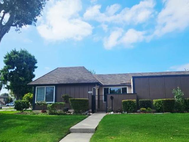 3 Br, 2 bath, Condo 1234 E Bell Ave