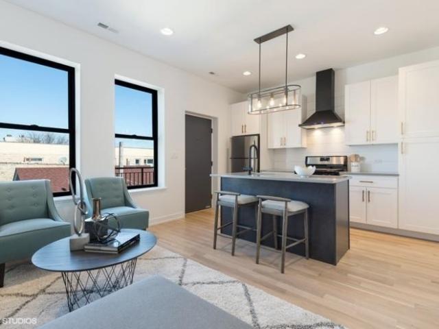3 Br, 2 bath, Condo 1244 West Huron