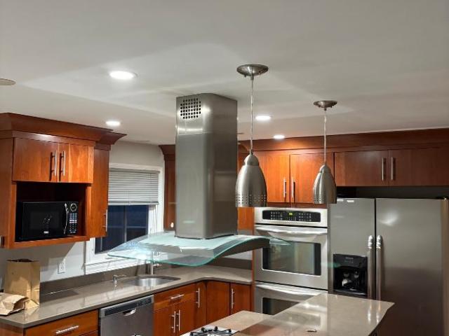 3 Br, 2 bath, Condo 124 High Street