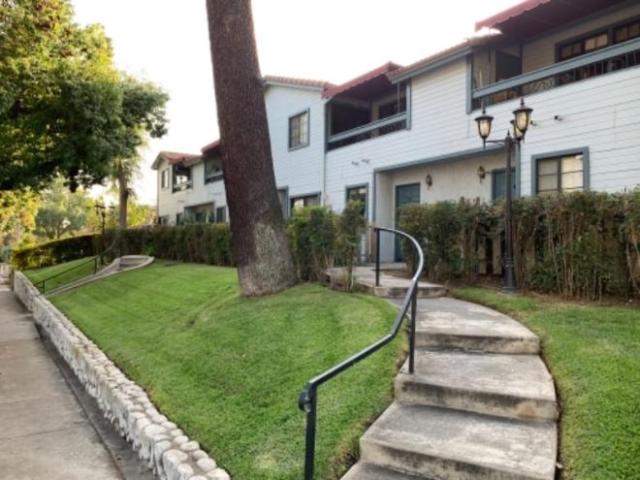3 Br, 2 bath, Condo 1255 N Los Robles Ave