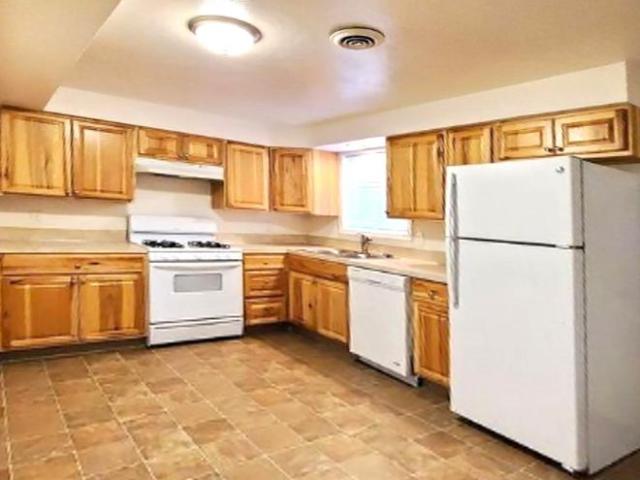 3 Br, 2 bath, Condo 1267 SE Holman Ave