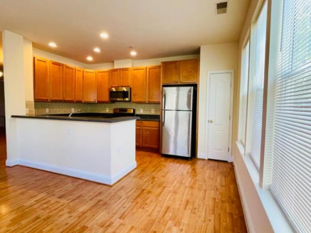 3 Br, 2 bath, Condo 12824 Clarksburg Square Rd