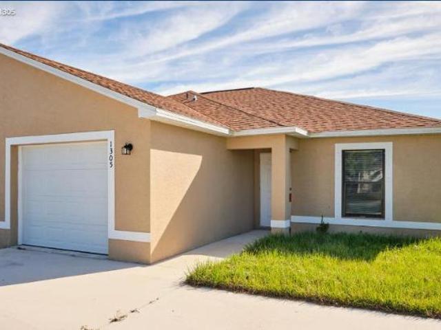 3 Br, 2 bath, Condo 1305 SE 8th Pl