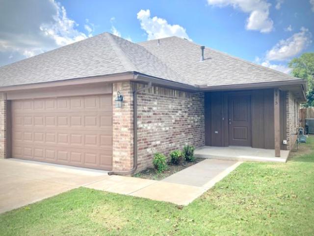 3 Br, 2 bath, Condo 1315 E Ash St