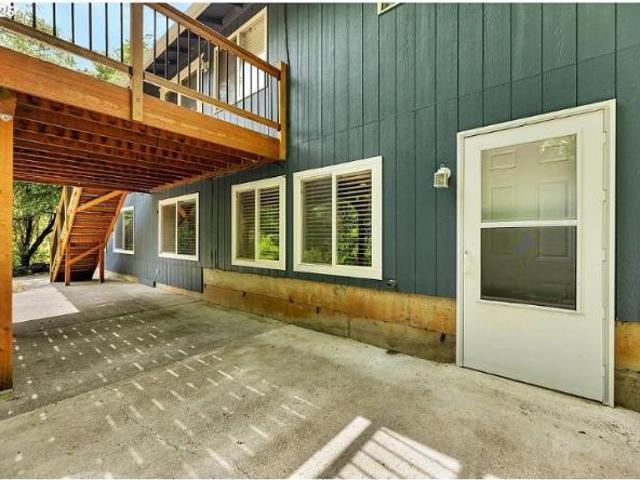 3 Br, 2 bath, Condo 1320 Nw Maple Ln #b