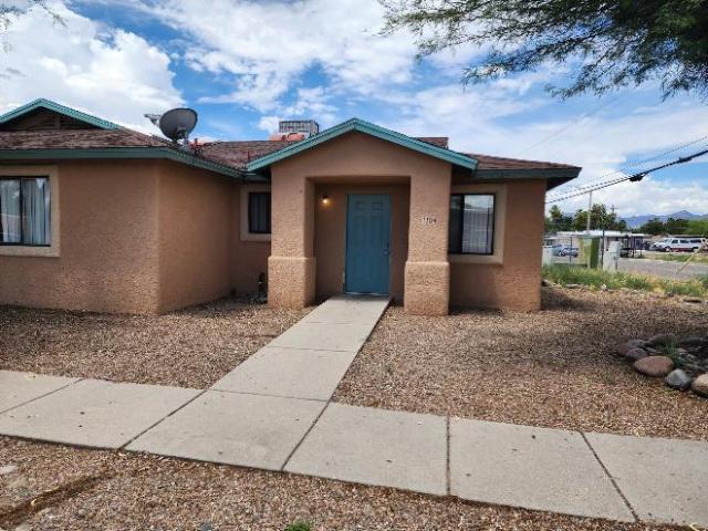 3 Br, 2 bath, Condo 1331 N Gila St