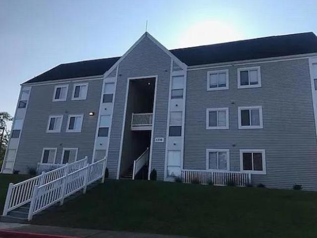 3 Br, 2 bath, Condo 1348 Hunters Road
