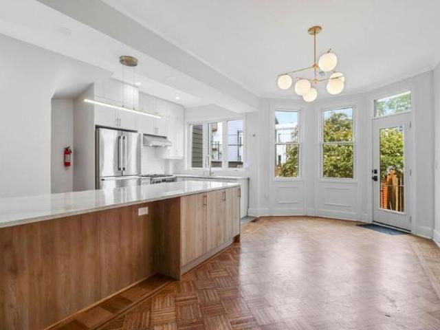 3 Br, 2 bath, Condo 1349 Newton St NW