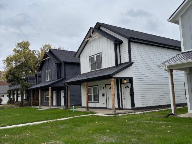 3 Br, 2 bath, Condo 1406 Marlowe Ave