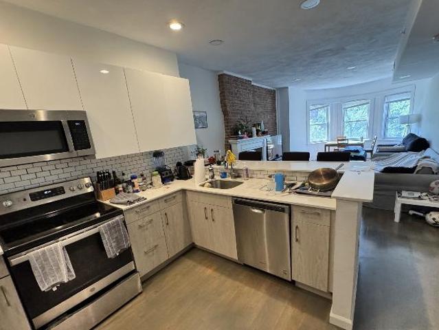3 Br, 2 bath, Condo 1406 Beacon St