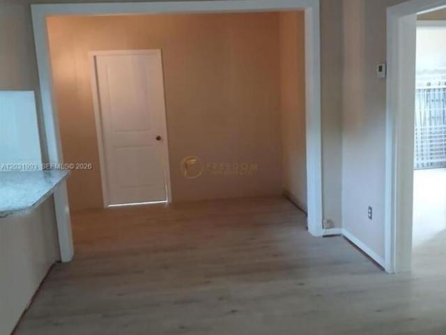 3 Br, 2 bath, Condo 1400 NE 148th St