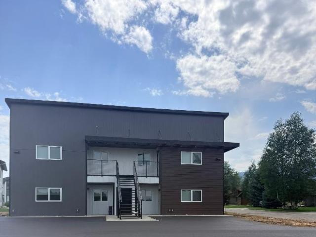 3 Br, 2 bath, Condo 1414 Silver Circle