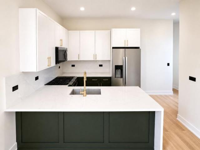 3 Br, 2 bath, Condo 1416 N Maplewood