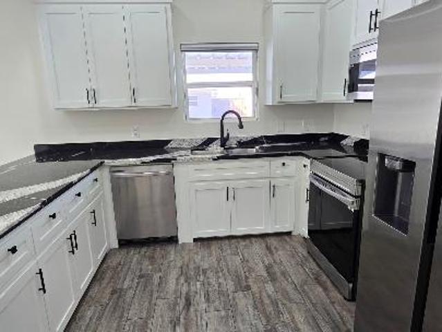 3 Br, 2 bath, Condo 1417 E Hibiscus