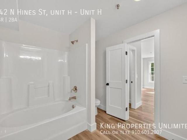 3 Br, 2 bath, Condo 142 N Hines St