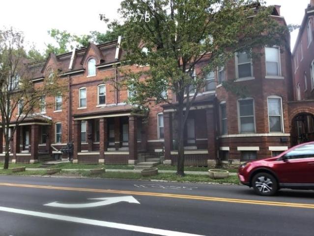 3 Br, 2 bath, Condo 1437b Neil Avenue