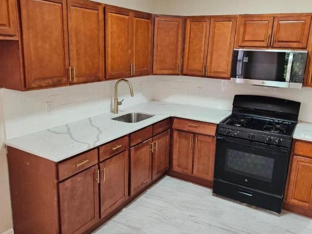 3 Br, 2 bath, Condo 144 Huntington Terrace