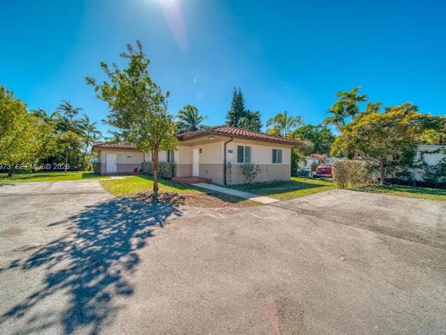 3 Br, 2 bath, Condo 14708 NE 7th Ave