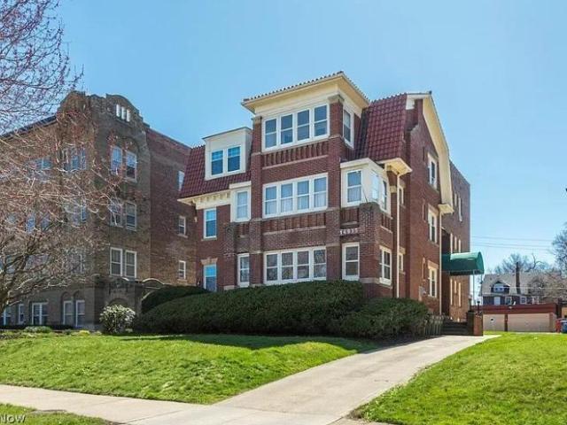 3 Br, 2 bath, Condo 14901 Lake Ave