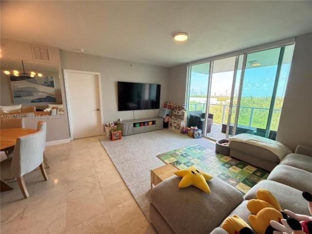 3 Br, 2 bath, Condo 15051 Royal Oaks Ln