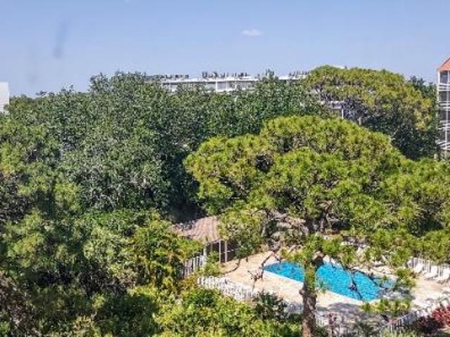 3 Br, 2 bath, Condo 15171 Cedarwood Ln