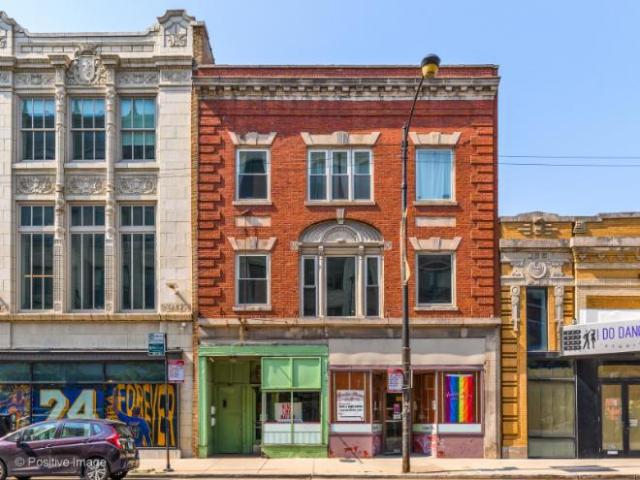 3 Br, 2 bath, Condo 1618 W Chicago