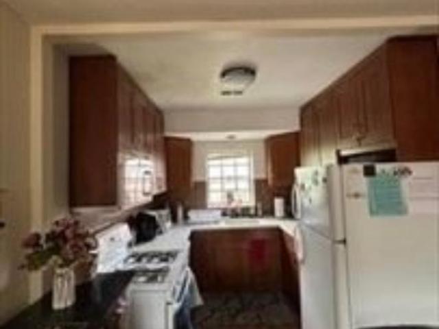 3 Br, 2 bath, Condo 161 Lake Shore Rd