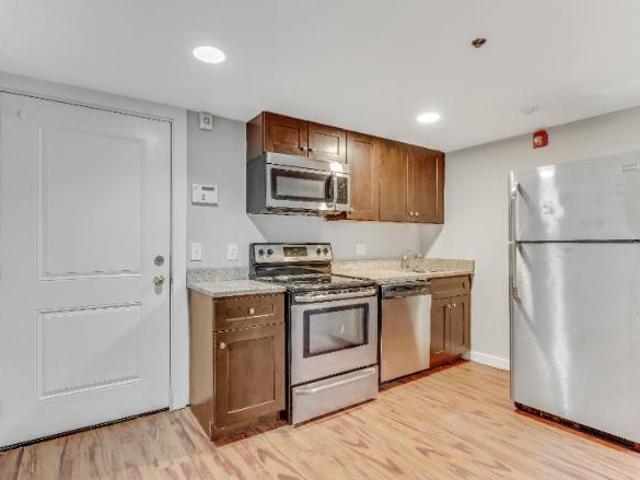 3 Br, 2 bath, Condo 1623 N Willington St