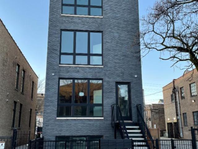 3 Br, 2 bath, Condo 1647 W Hubbard